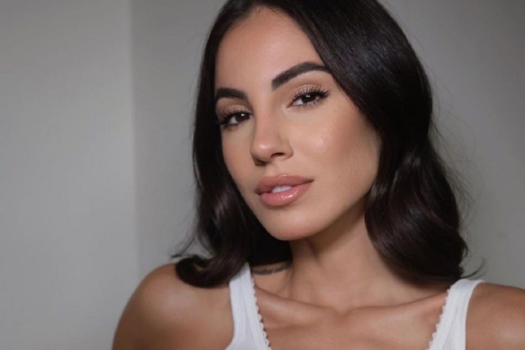 Giulia De Lellis, lo scatto senza veli sfida la censura social: così l ...