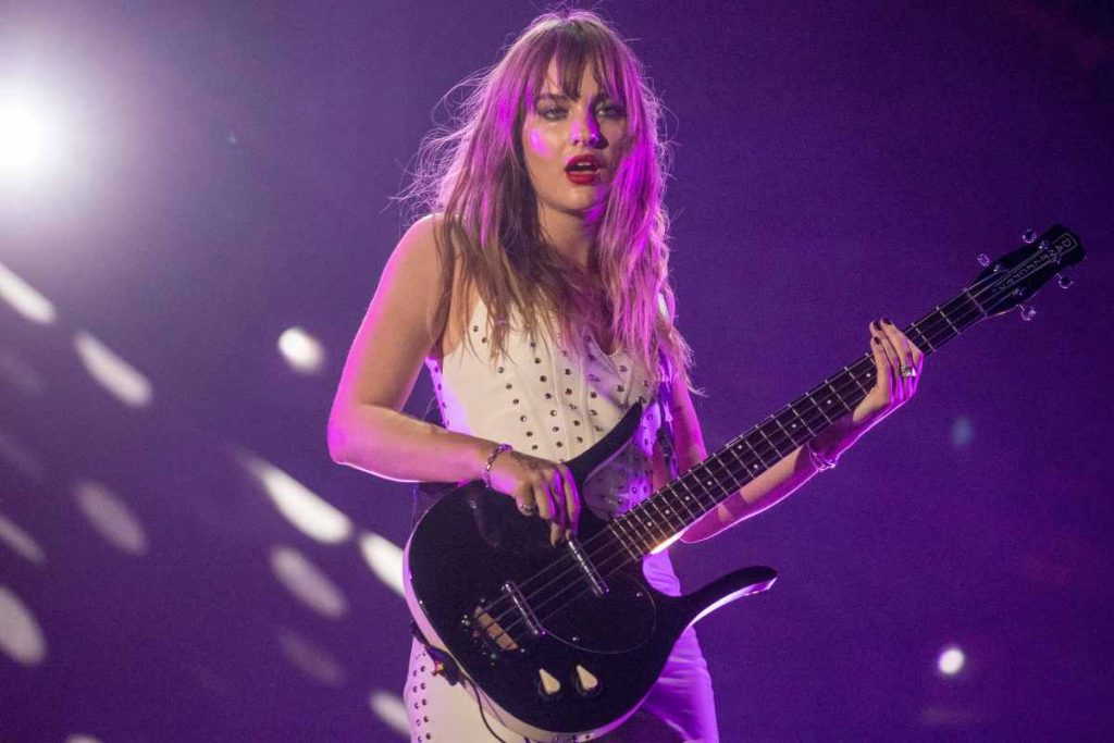 Victoria De Angelis lascia senza parole: lo scatto sul letto senza veli ...